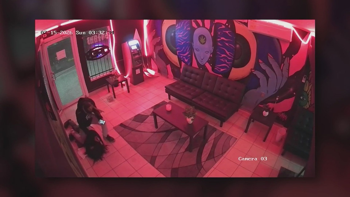 Employee at south-side SA smoke shop held at gunpoint by suspects in ...