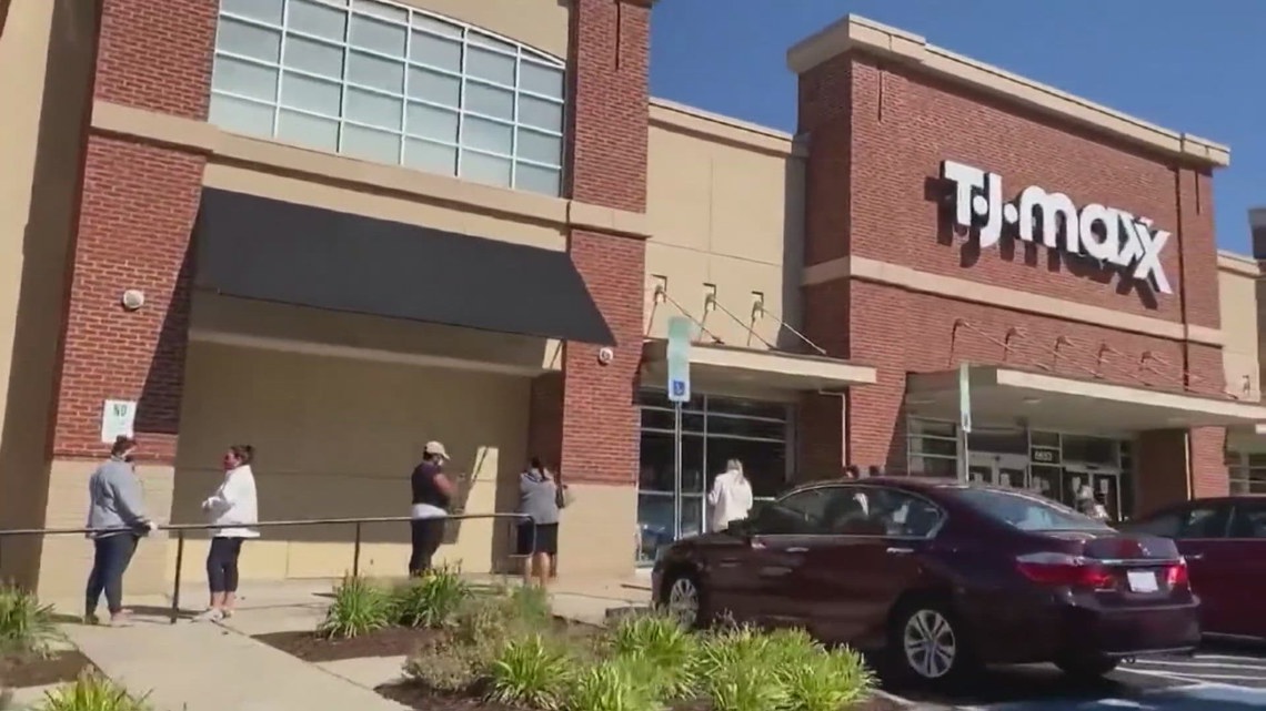 Workers at TJ Maxx and Marshalls are wearing police-like body cameras ...