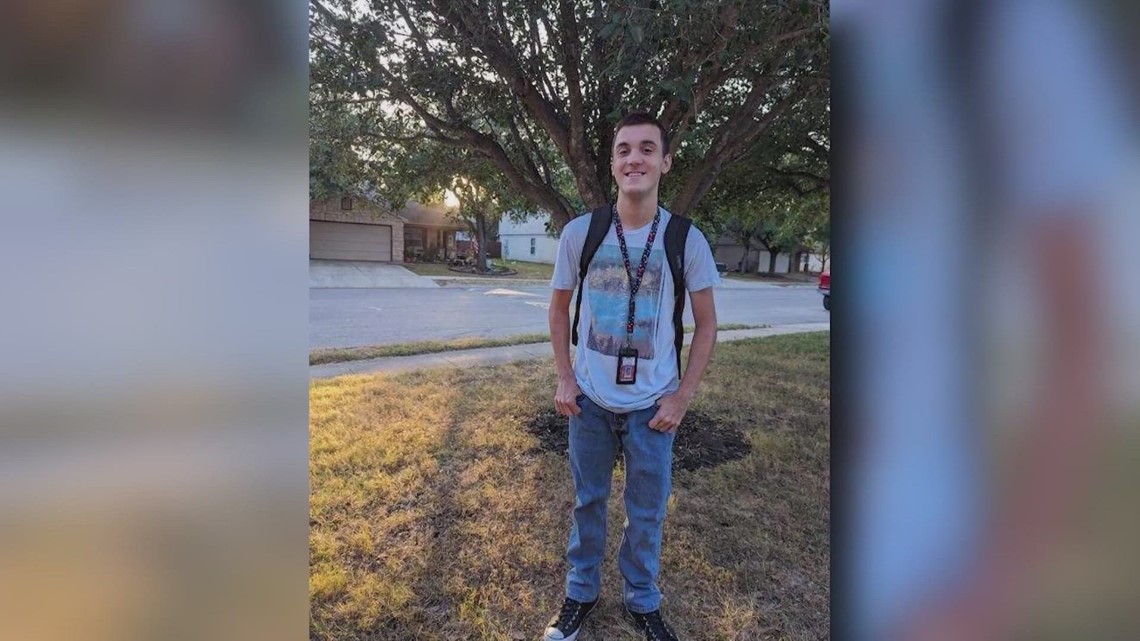 'You just feel helpless' | Family and volunteers continue search for ...