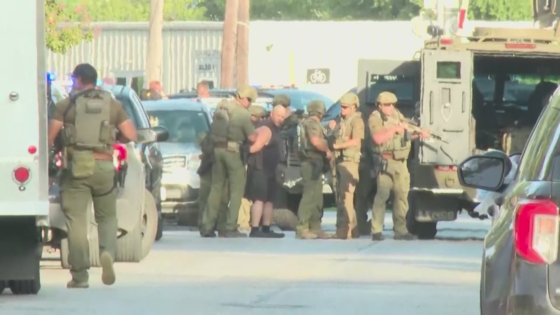 SWAT standoff at southwest side neighborhood ends after five hours ...