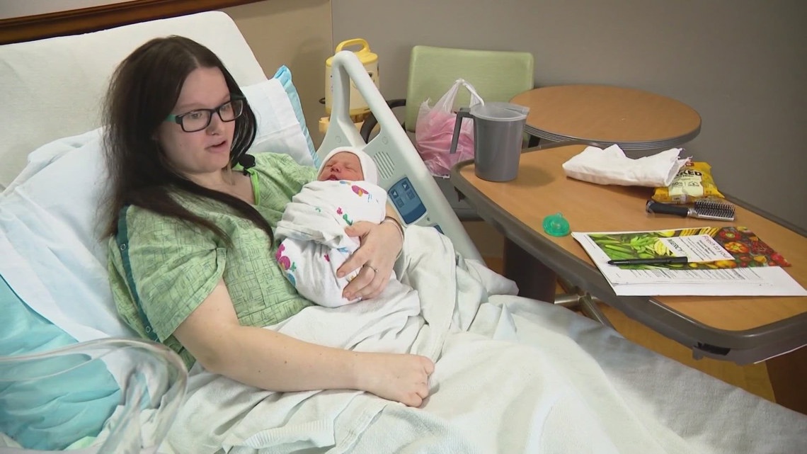 Woman gives birth to baby while at work, on floor of FedEx building in ...