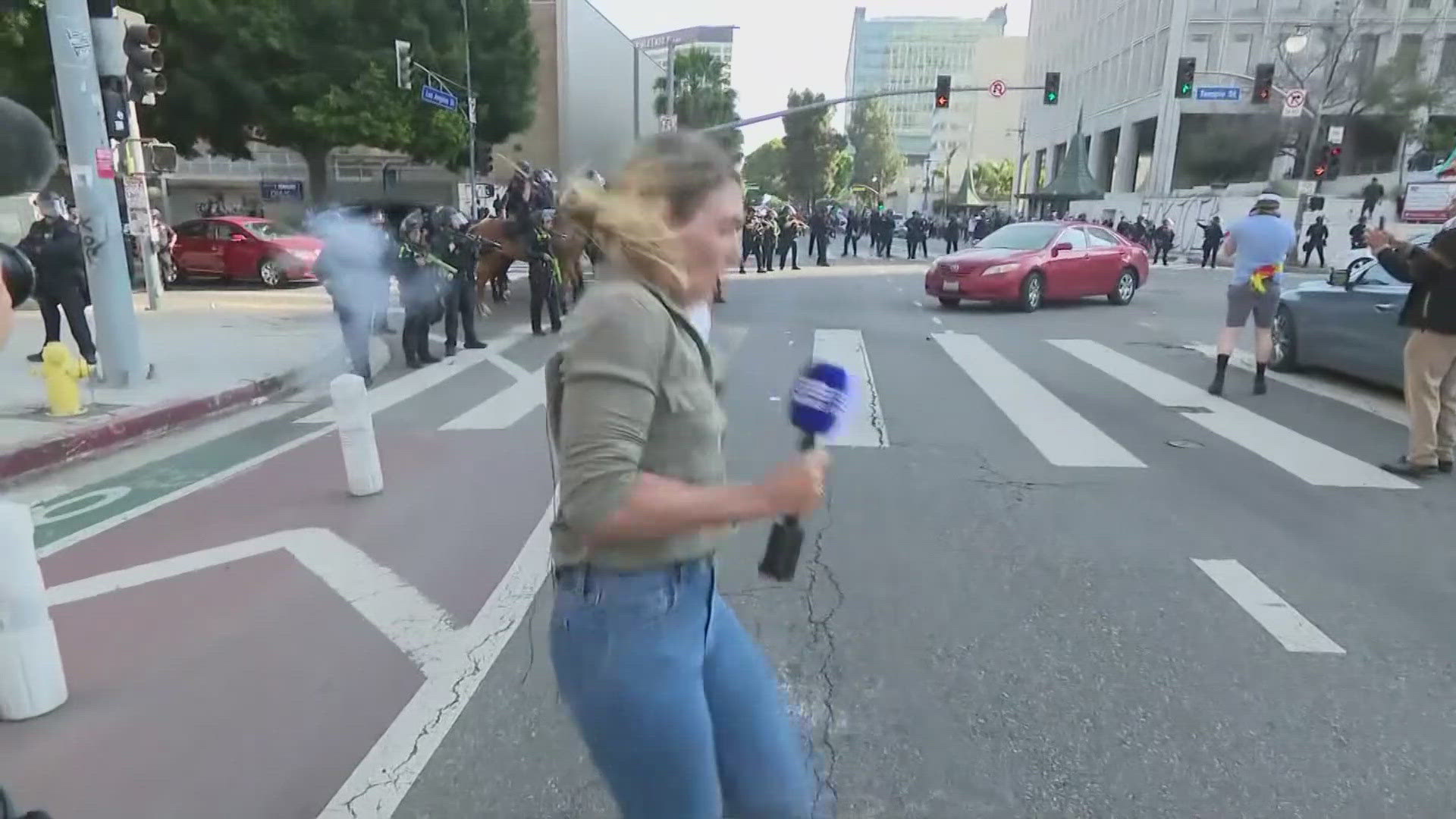 Caught on camera: Australian reporter shot with rubber bullet while ...