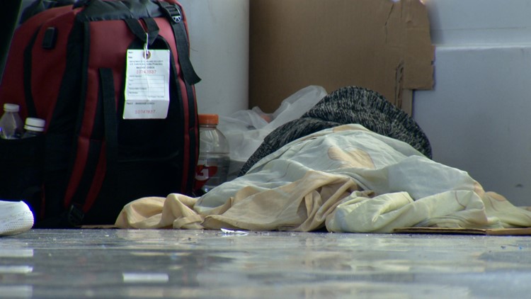 Asylum-seekers sleeping on boxes or the floor at the San Antonio ...