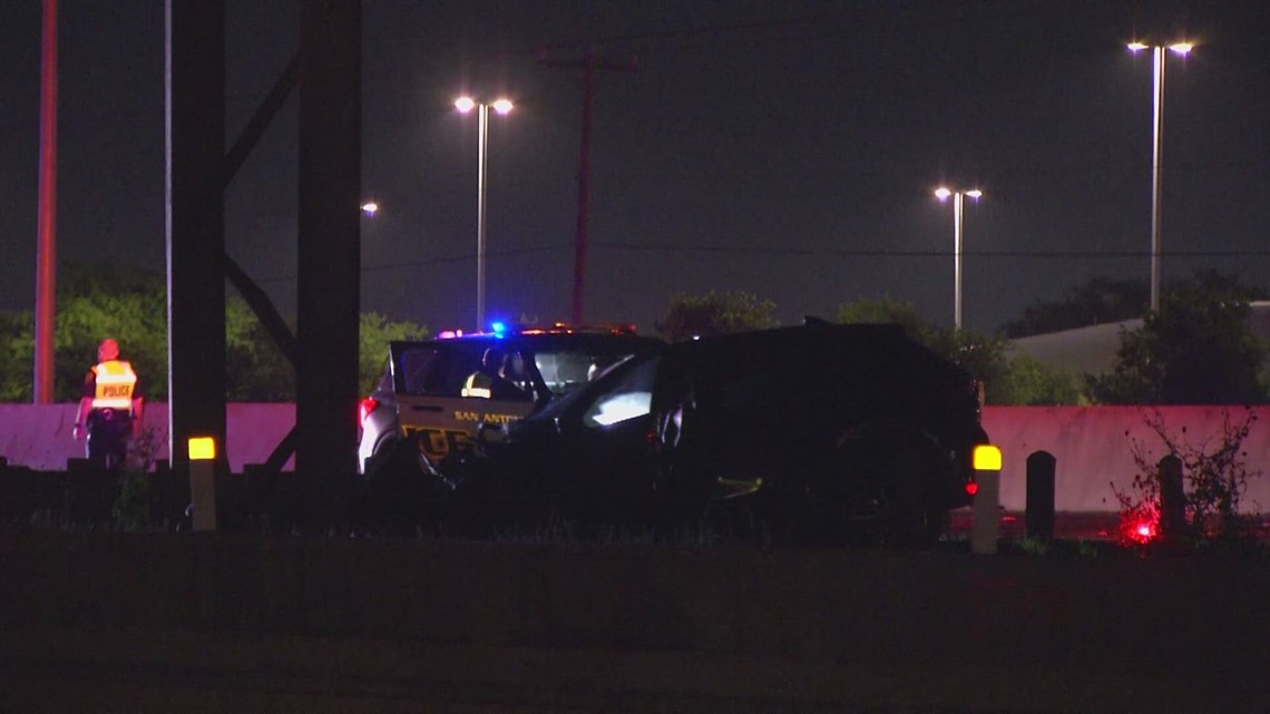 Vehicle crashes into sign causing big damage to car | kens5.com