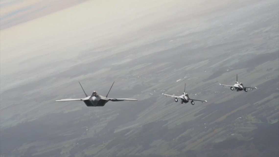 NATO releases footage of American F-22 fighter jets in formation with ...