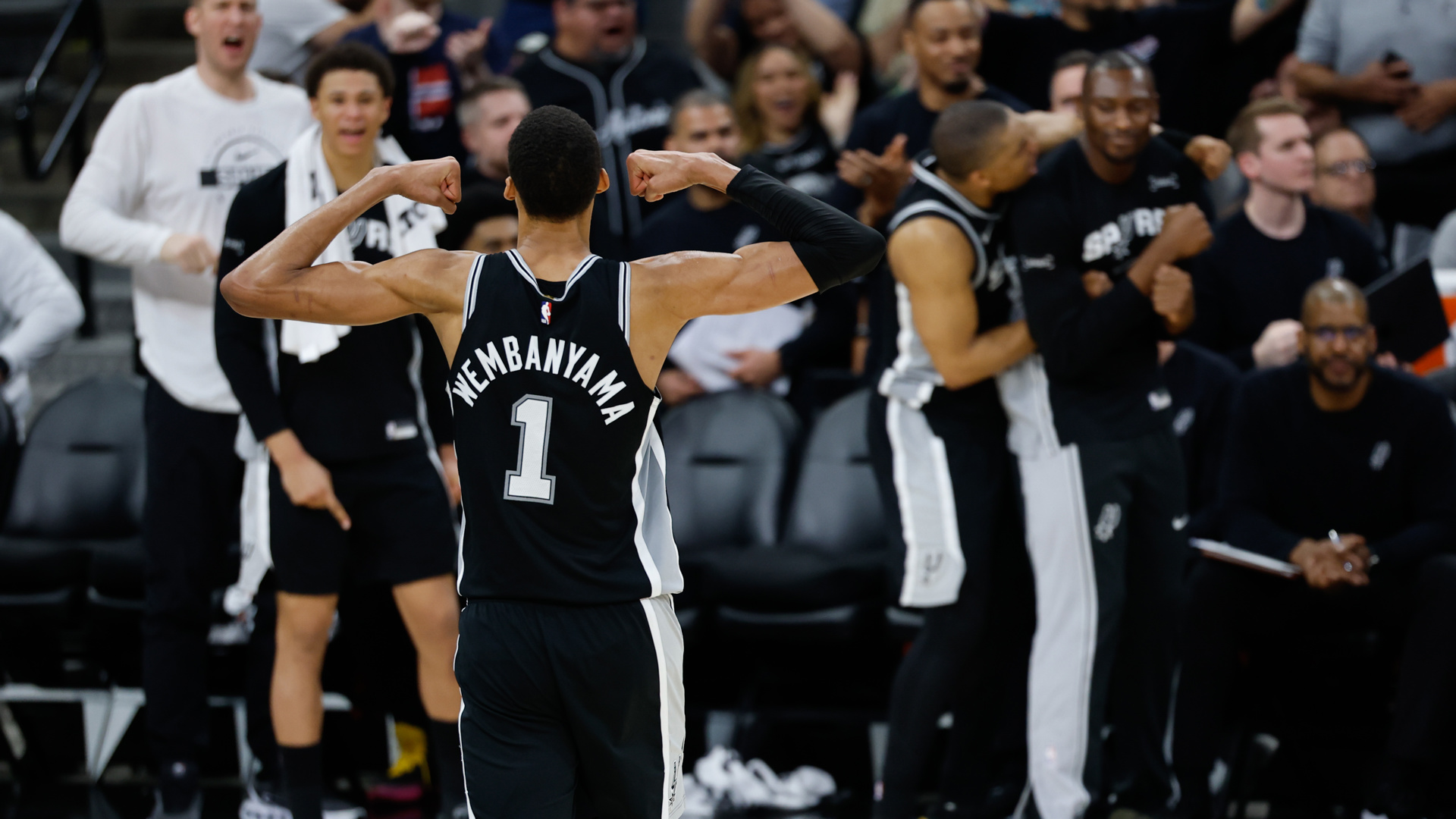 Can Spurs extend home winning streak against Clippers? What to know ...