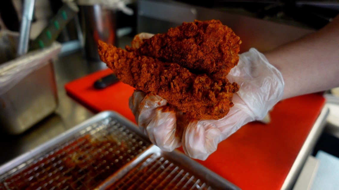Pete's Hot Chicken food truck serving San Antonio at Besame Bar | kens5.com