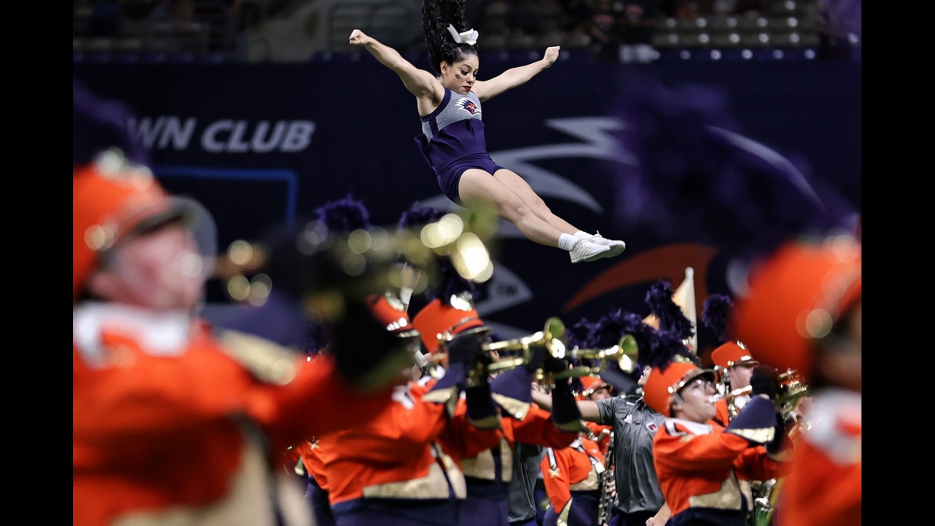 BIRDS OVER CATS: Frank Harris fights through injury, UTSA beats Texas ...