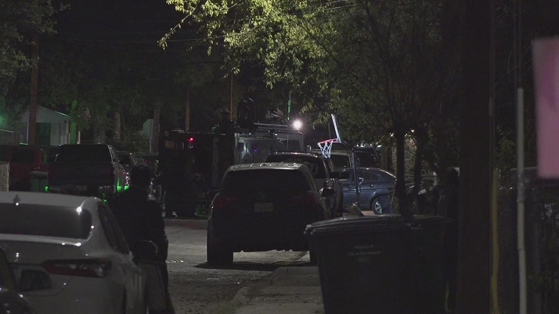 Police set up perimeter around home with man inside holding gun | kens5.com