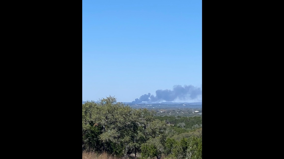 Firefighters battling 2 major fires from the ground, air in Bandera ...