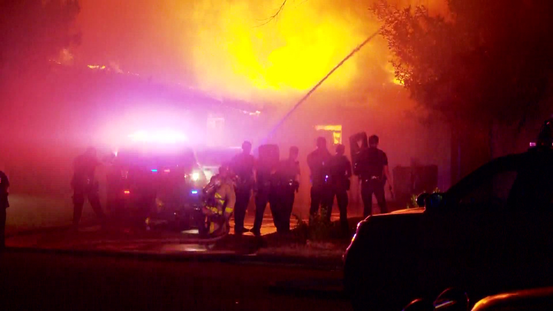 Barricaded suspect at scene of blazing home in northwest San Antonio | kens5.com