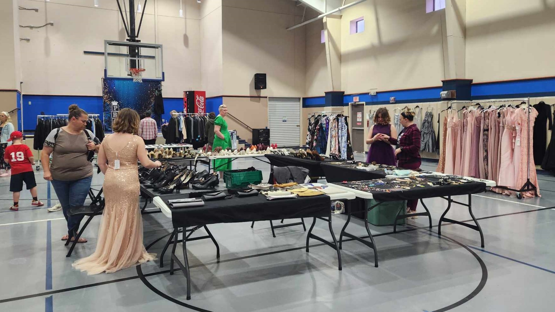 Local nonprofit gives 300 dresses, suits for free to high school ...