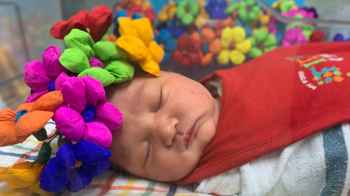 Hospital giving babies born during Fiesta red bibs | kens5.com