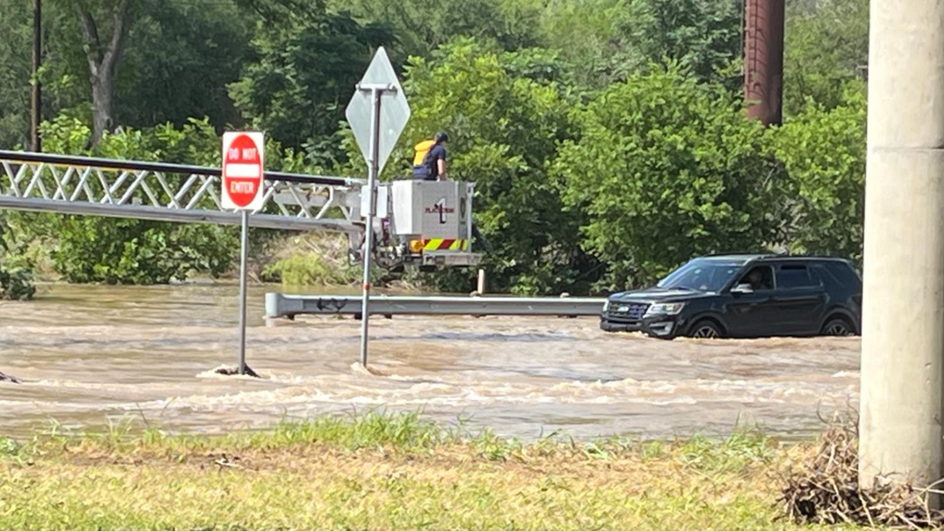 San Antonio firefighters rescue father and little girl from flooded ...
