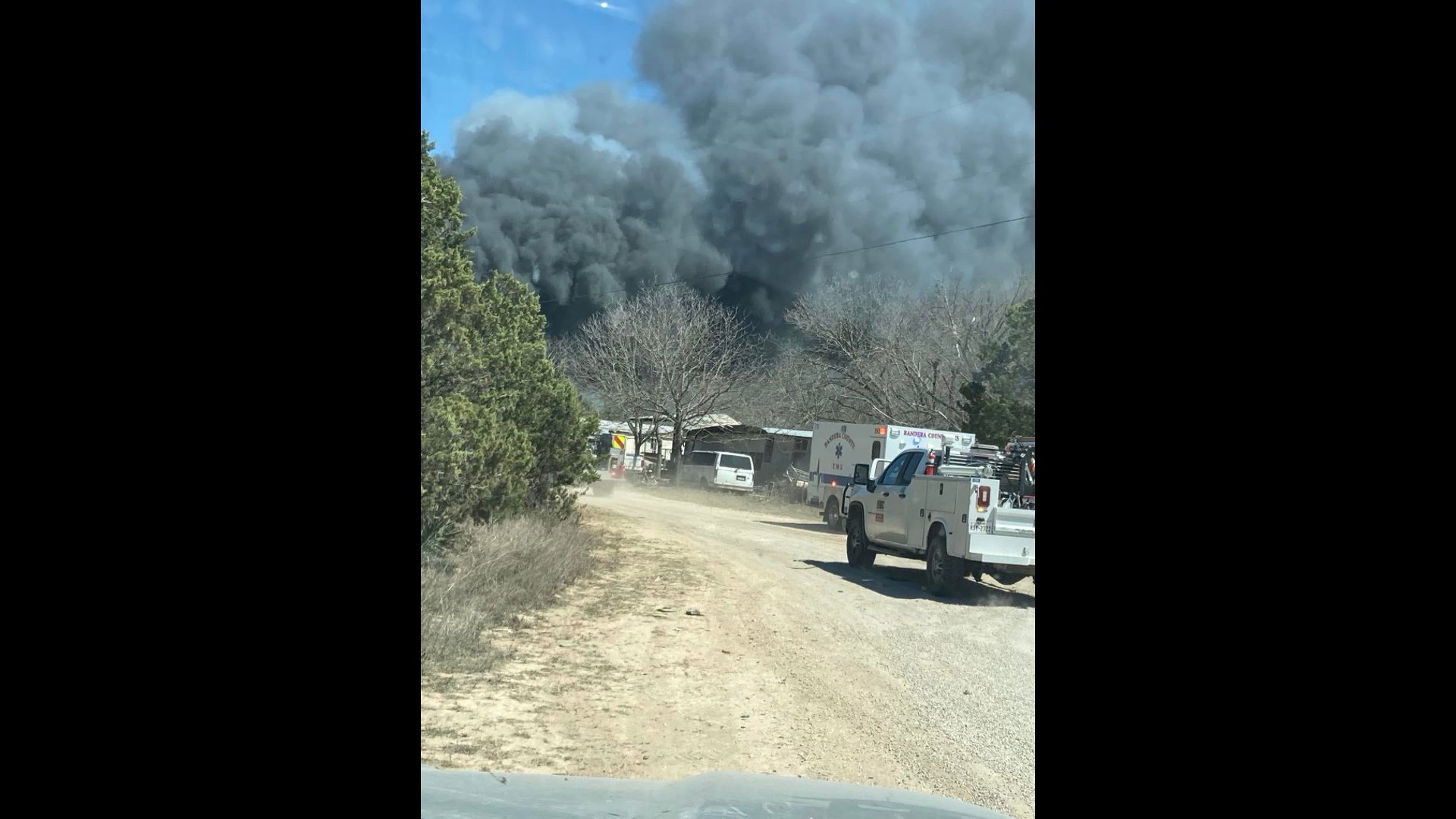 Firefighters battling 2 major fires from the ground, air in Bandera ...