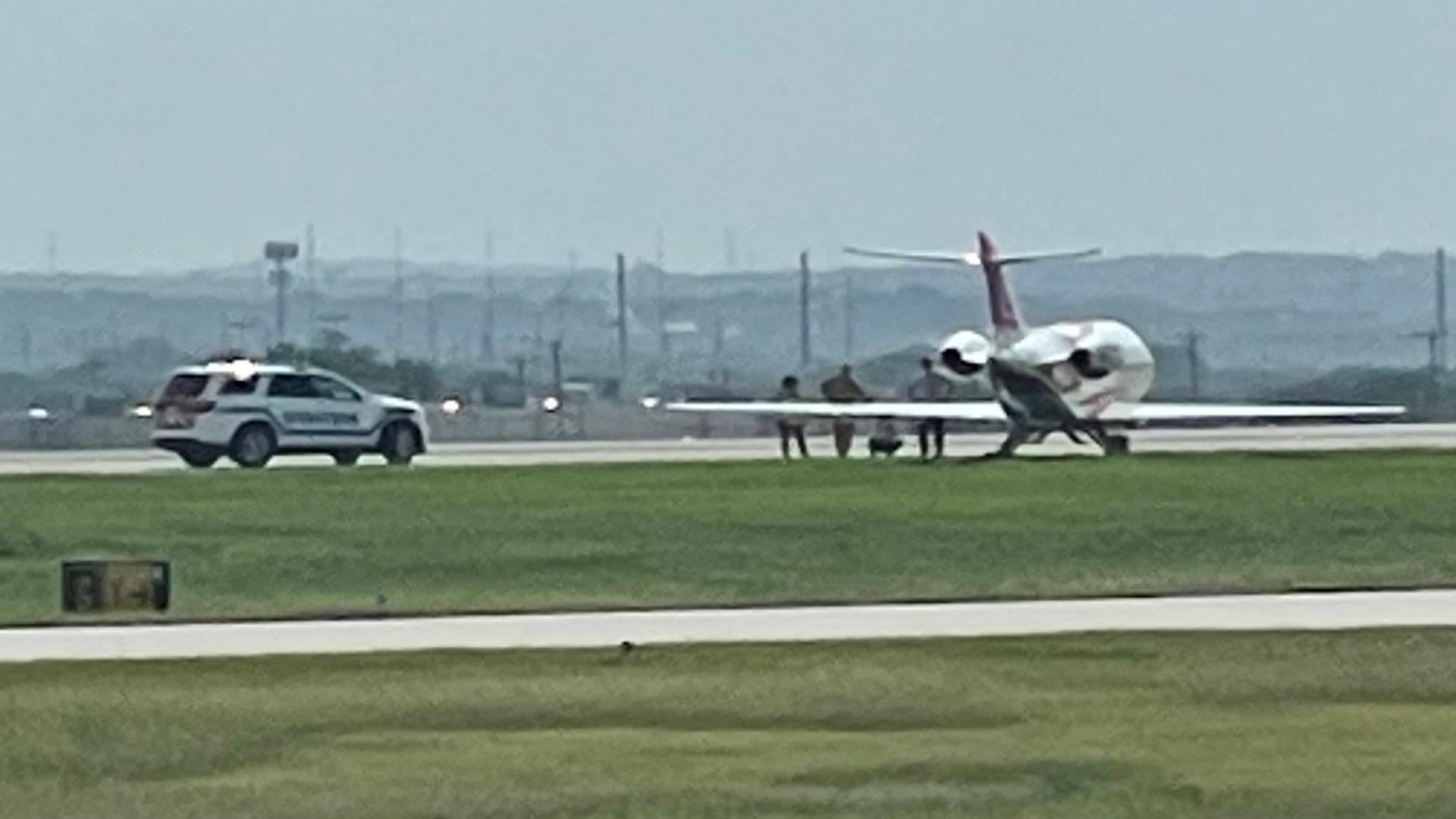 Small plane slides off runway in San Antonio | kens5.com