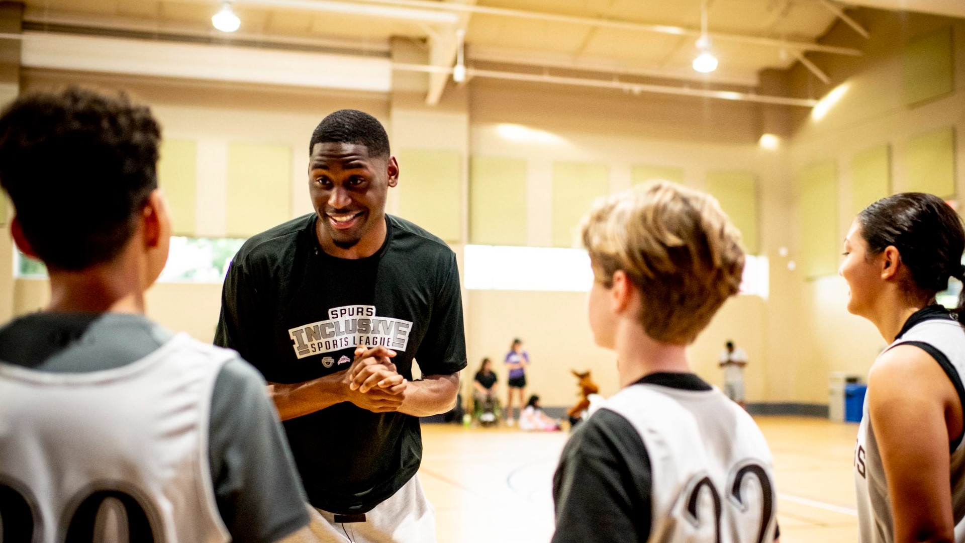 'It's important to involve everyone' | Spurs rookies volunteer at ...