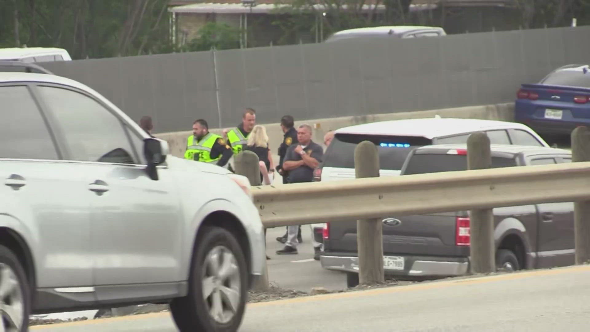2 people killed in single-vehicle crash on Southwest Loop 410 | kens5.com