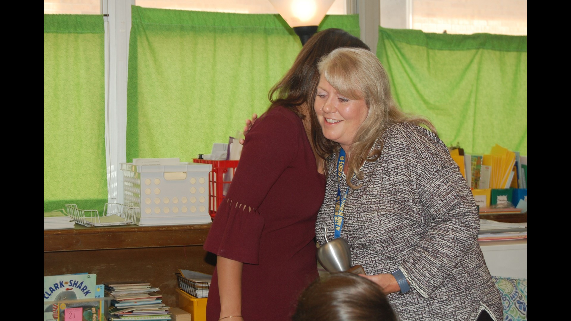 Kim Kainer wins KENS 5 Credit Human EXCEL award for Alamo Heights ISD ...