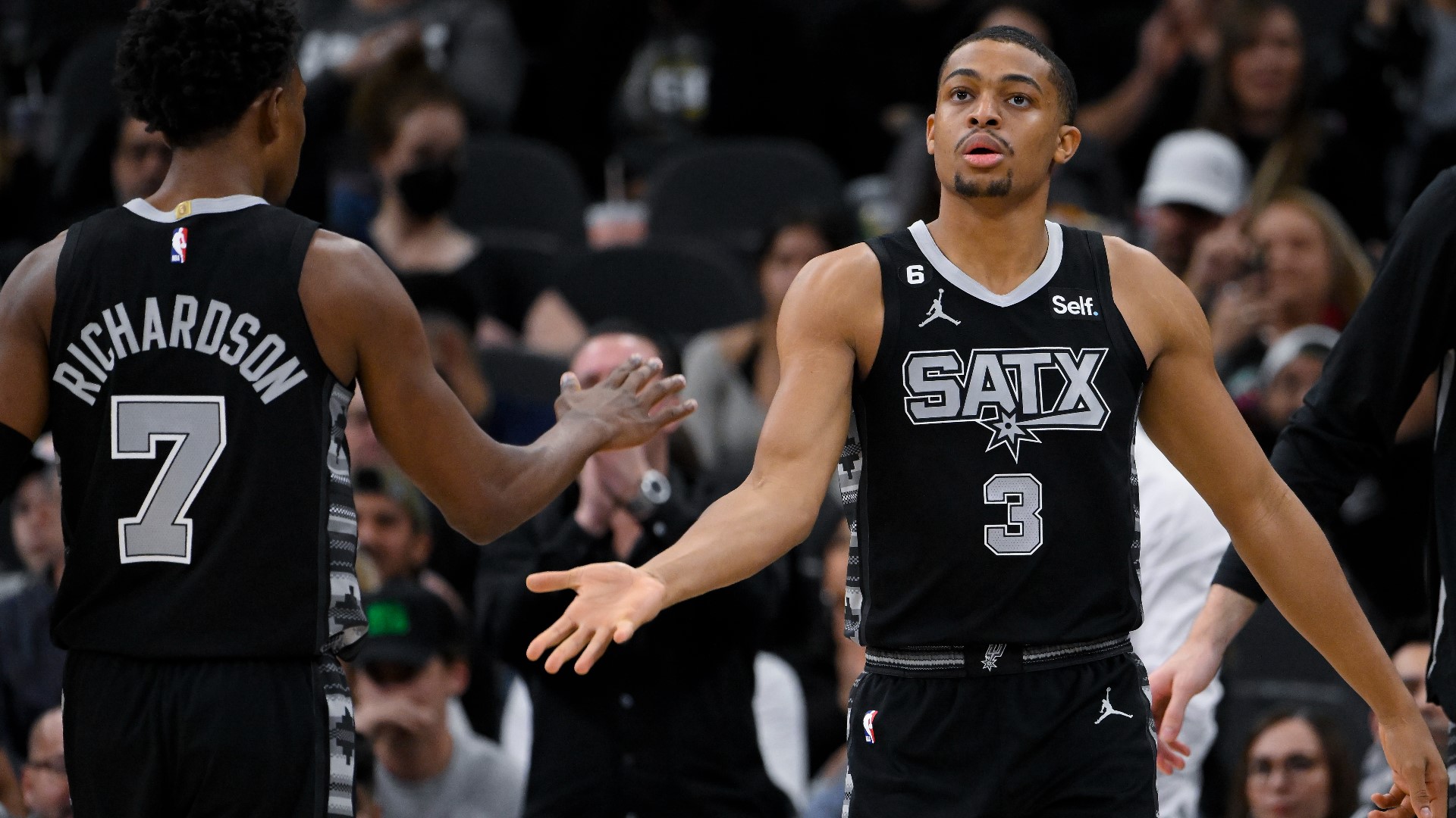 Spurs defeat visiting Knicks, 122-115; Johnson scores 30 | kens5.com