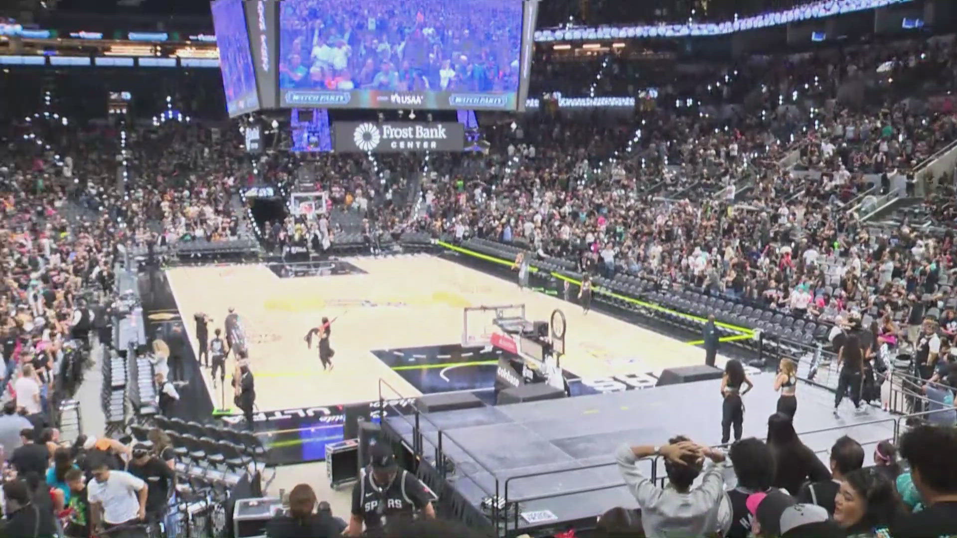 Spurs fans at Frost Bank Center disappointed after big loss in New York ...