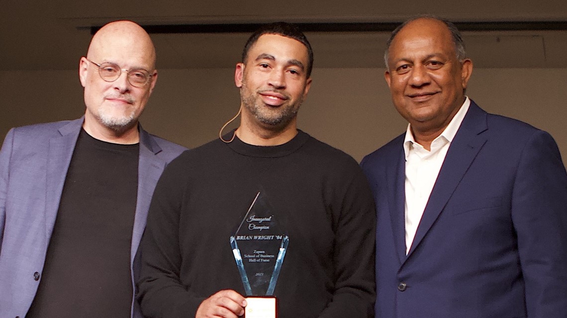 Spurs GM Brian Wright awarded inaugural Hall of Fame Award | kens5.com