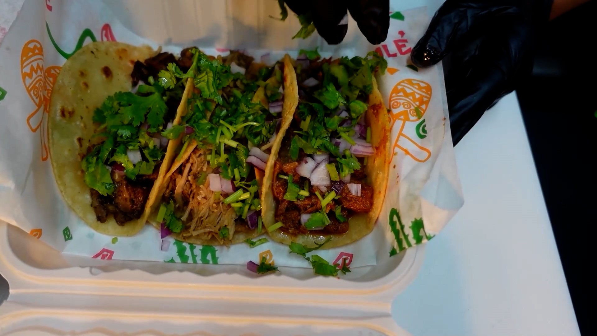 Huge tacos served in Gruene at Un Poco De Todo food truck | kens5.com