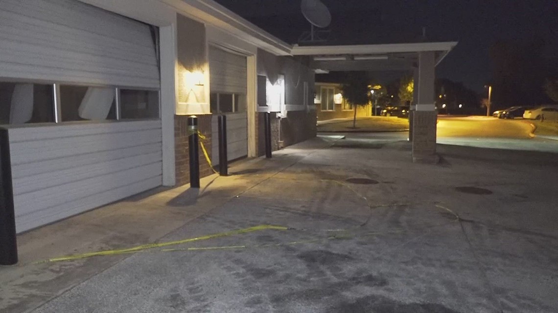 Man found on sidewalk with gunshot wound in front of southeast-side ...