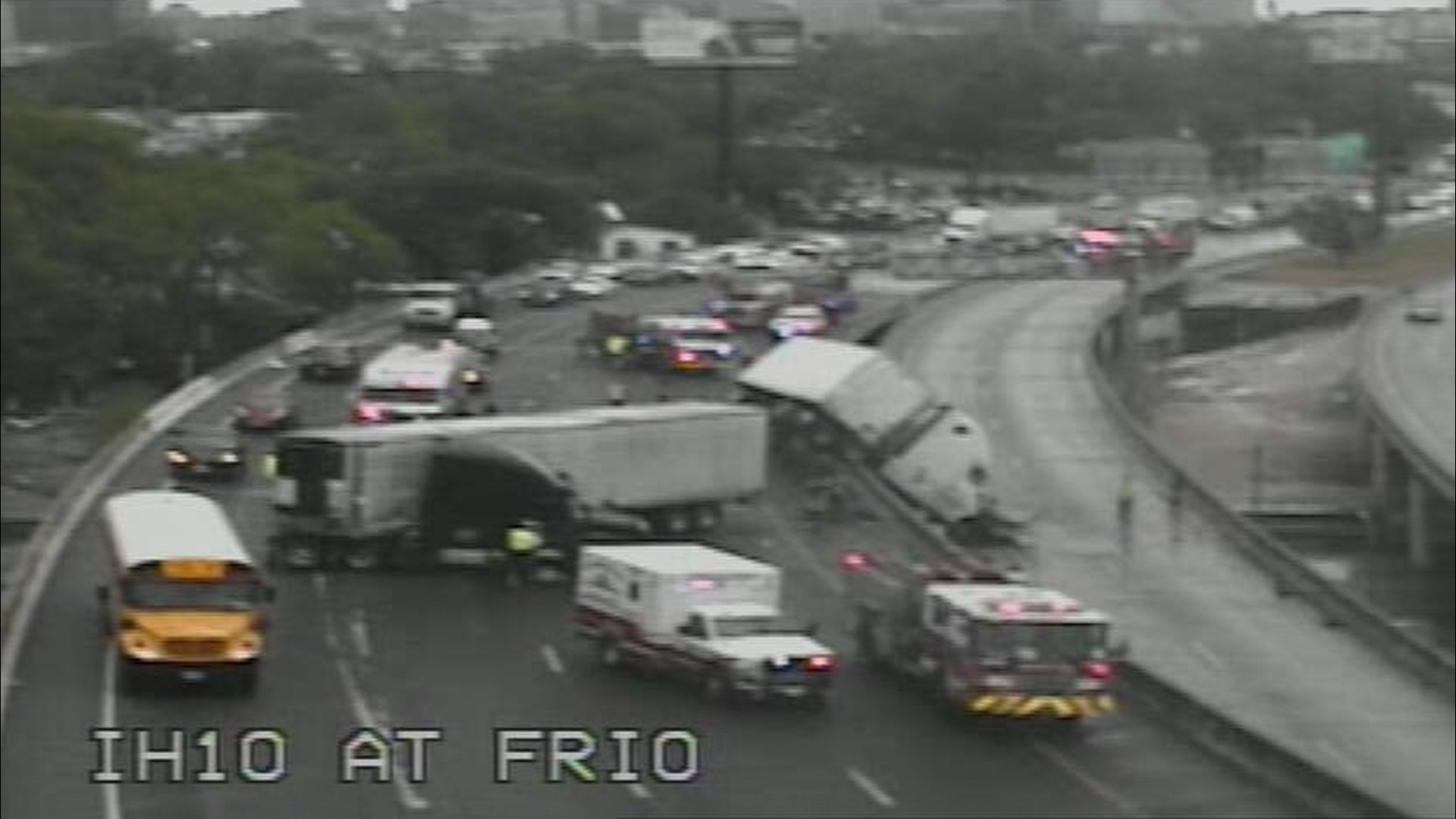 VIDEO: Watch the moment two semis collided in San Antonio | kens5.com