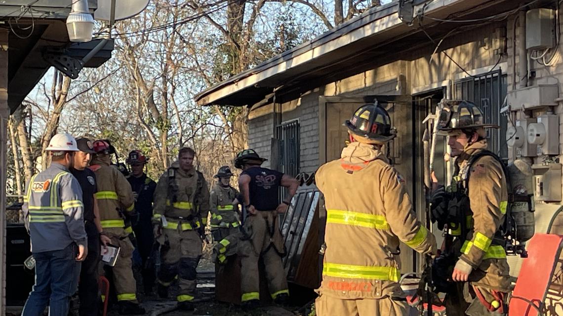 Rescuers save pets at east SA duplex fire | kens5.com