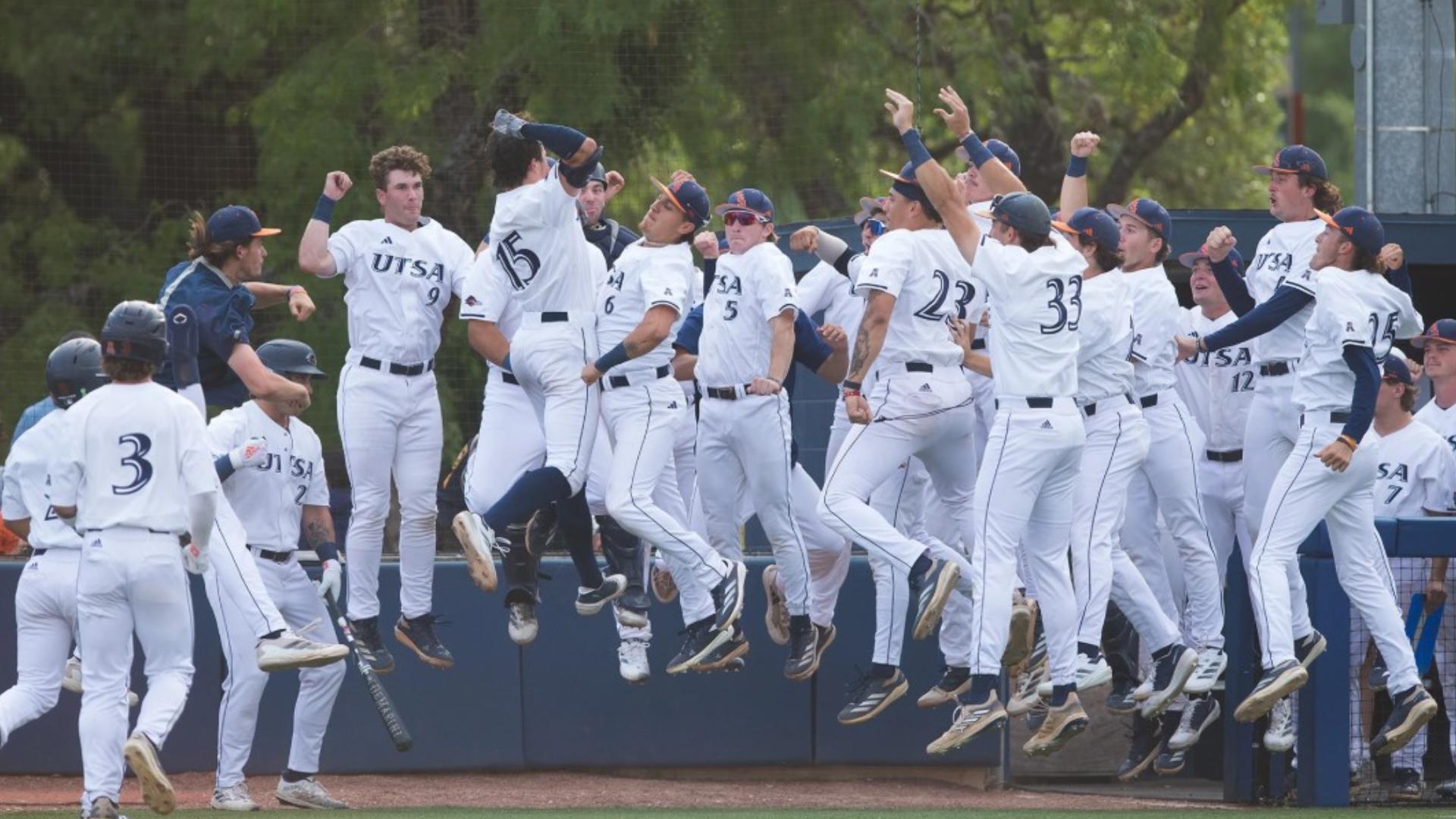 UTSA takes down No. 1 Texas Longhorns with epic comeback in NCAA ...