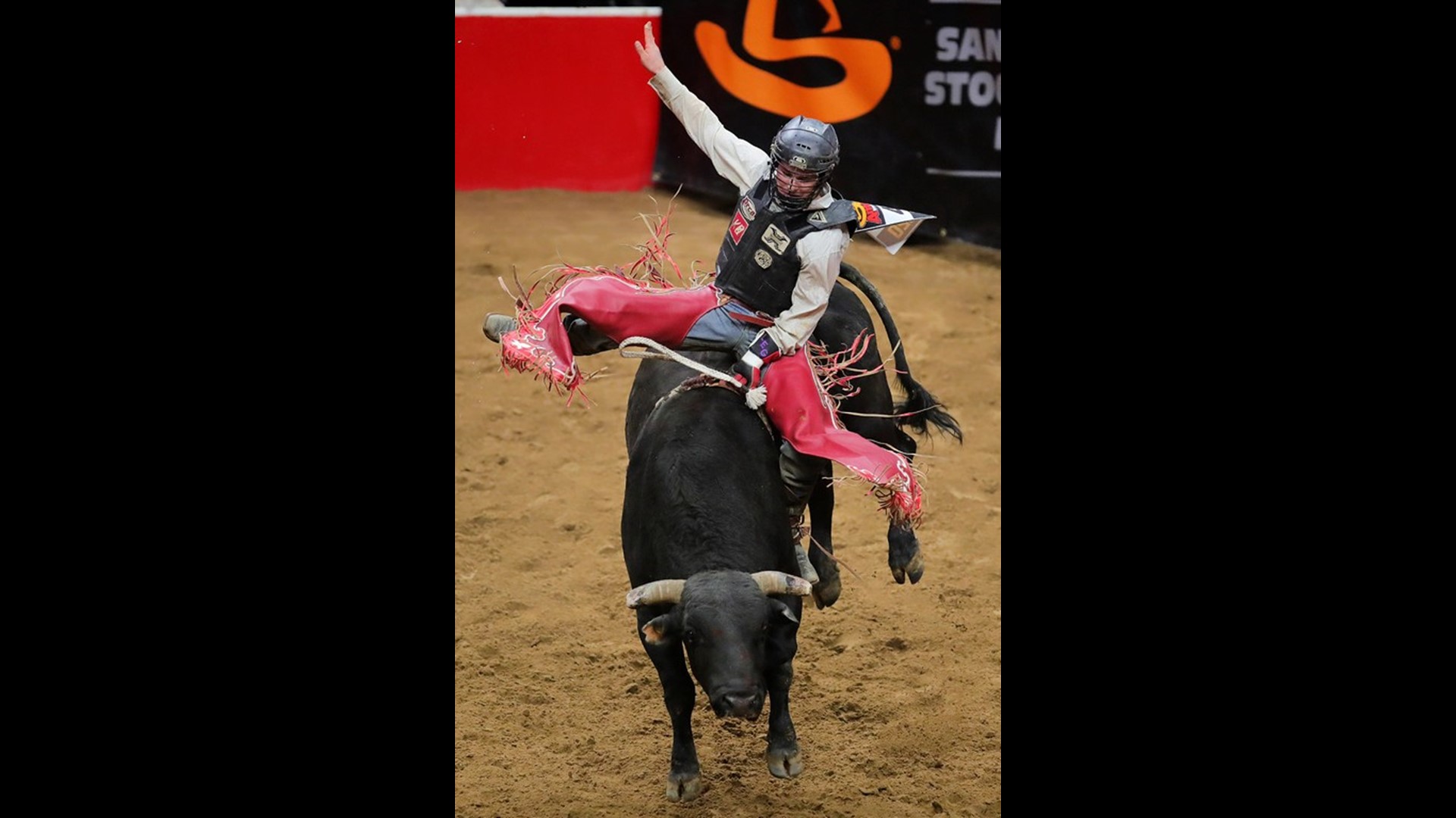 Big crowds, bigger beards take over SA Rodeo as ZZ Top performs | kens5.com