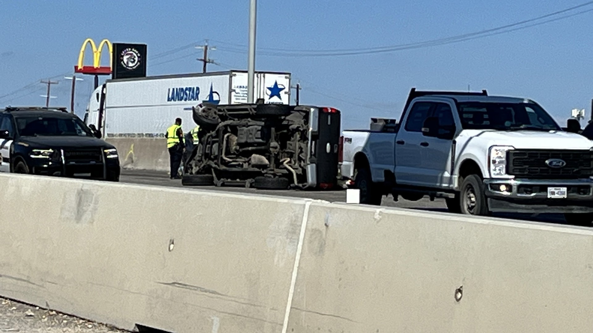 Texas man dead, woman hospitalized after 'major crash' on I-35 in San ...