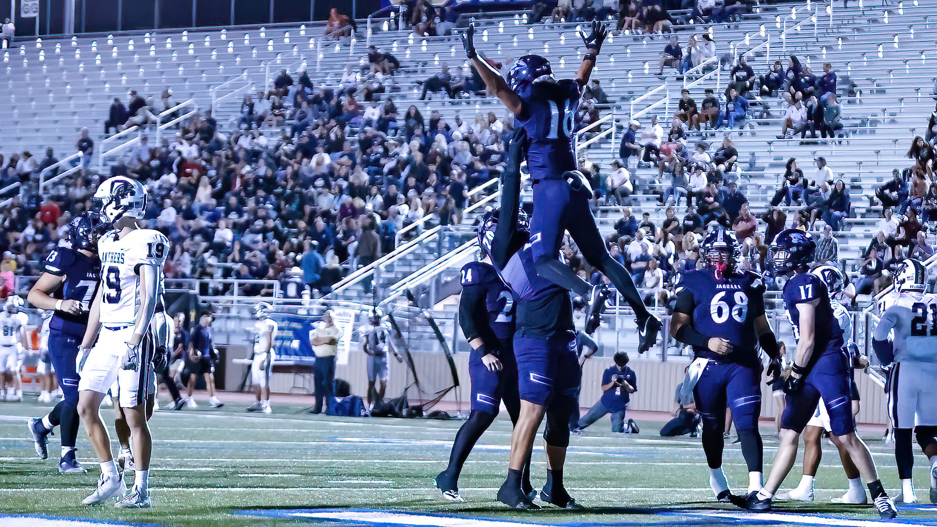 McCown, Henderson lead UTSA to 28-7 win over Charlotte | kens5.com