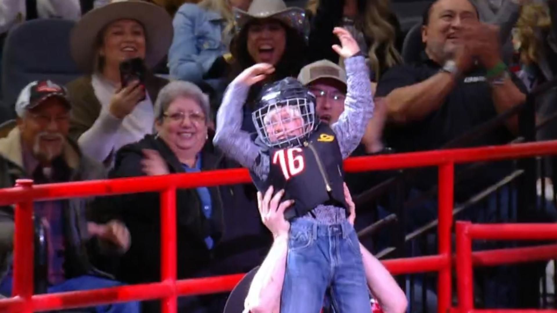 WATCH: 6-year-old sets San Antonio Rodeo Mutton Bustin' record | kens5.com