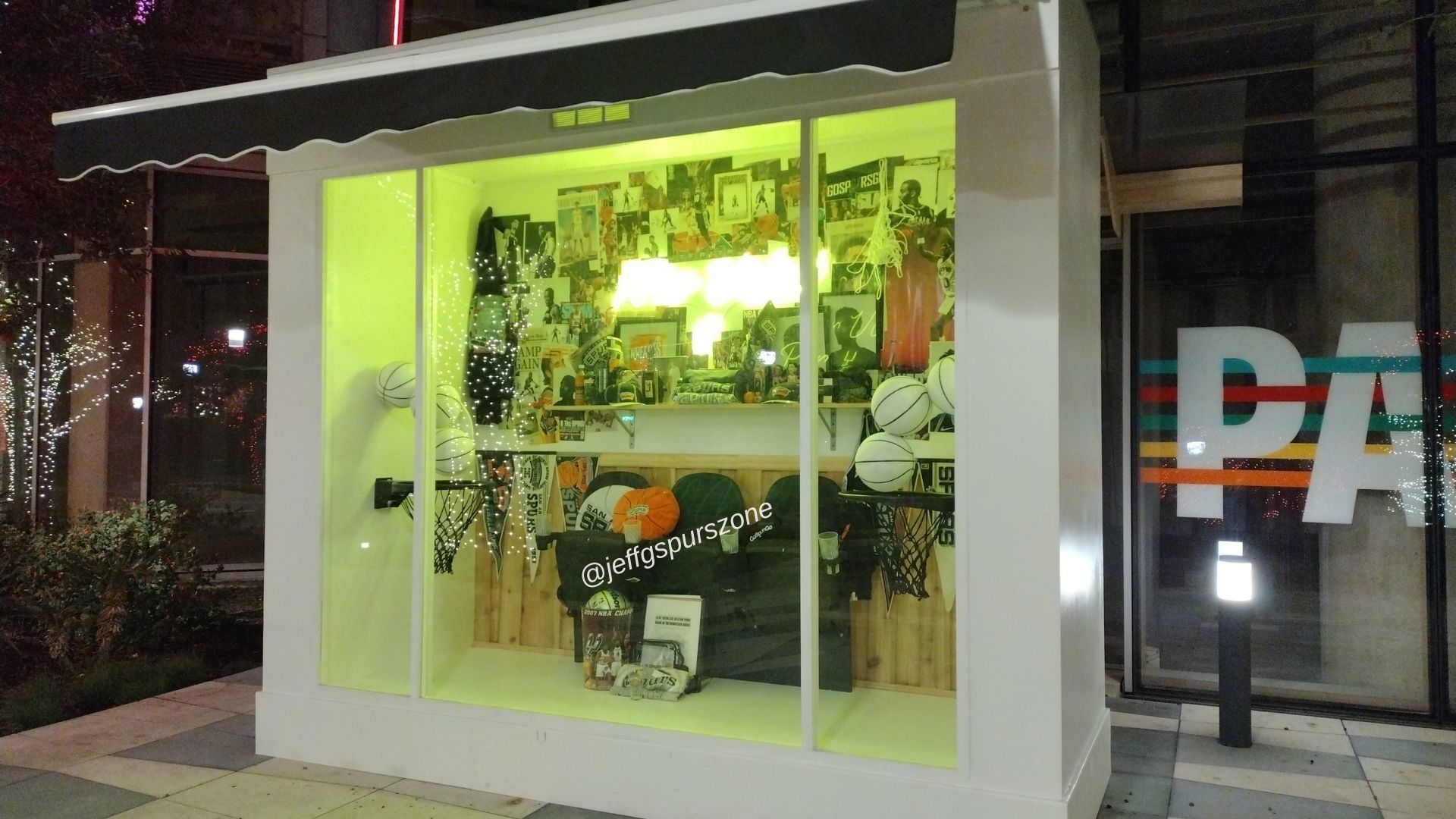 Chris Paul likeness set to join popular south-side restaurant's Spurs ...