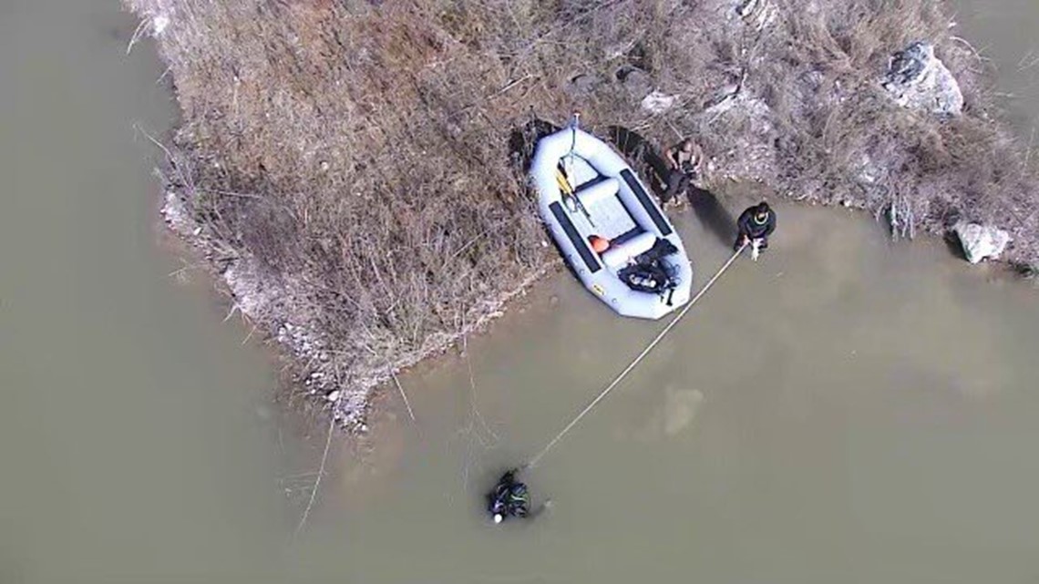 Man drowns in gravel pit near border | kens5.com