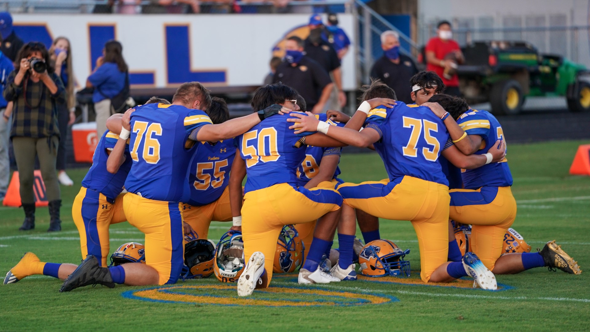 PHOTO GALLERY: Blanco Panthers rout Bandera Bulldogs | kens5.com