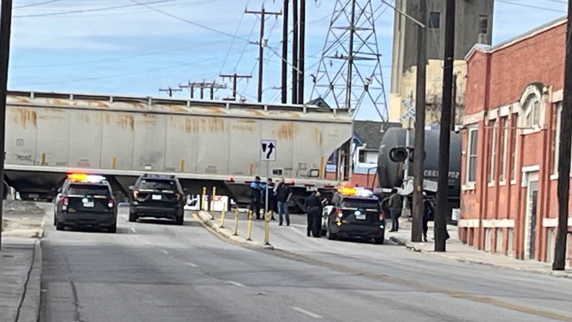 Man hit by train on the west side of San Antonio | kens5.com