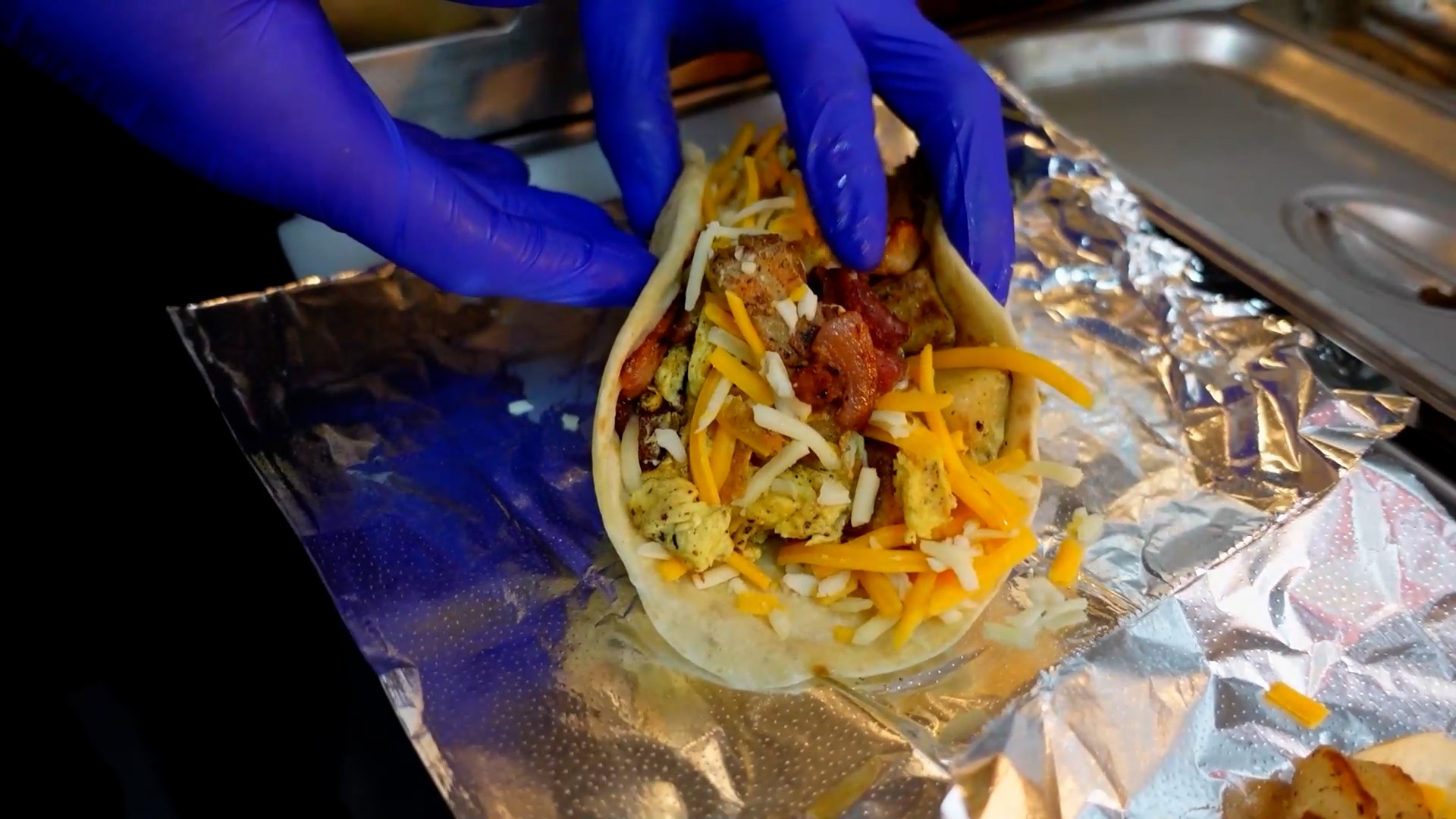Huge tacos served in Gruene at Un Poco De Todo food truck | kens5.com
