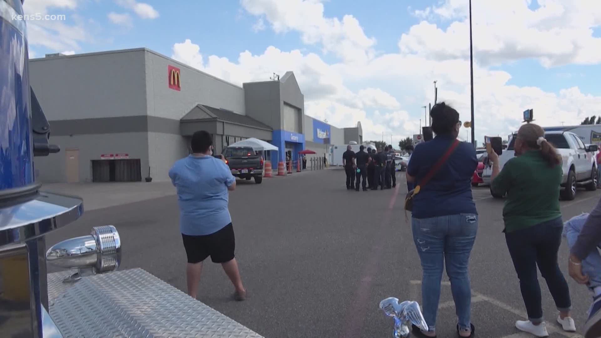 Man killed in shootout at Walmart in Rio Grande Valley | kens5.com