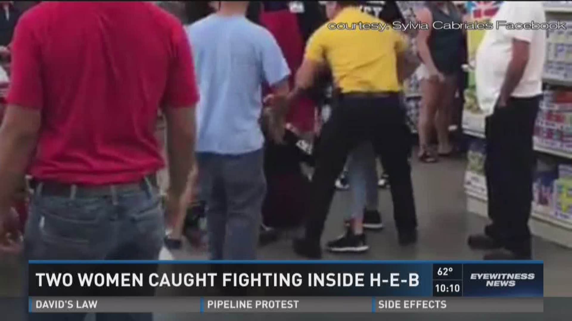 Fight between 3 women in S.A. H-E-B caught on tape | kens5.com