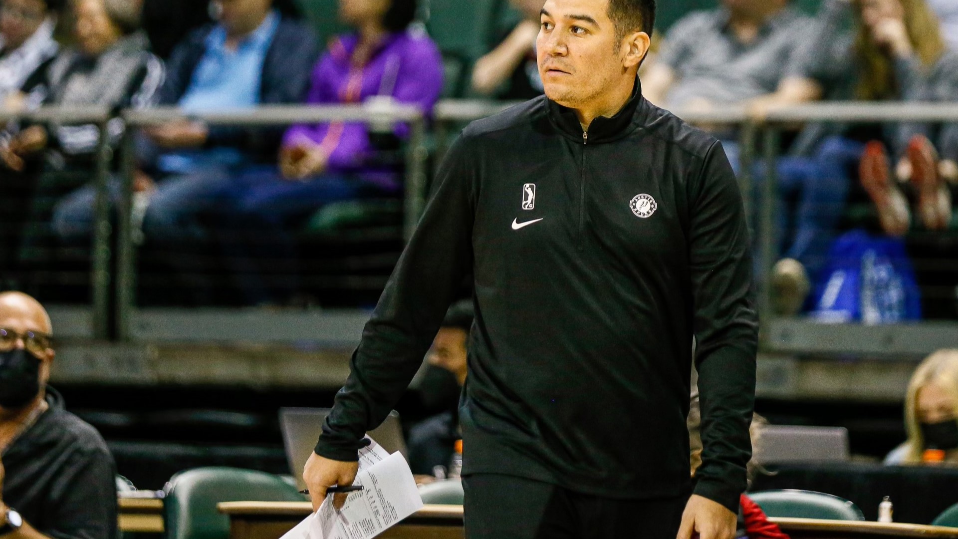 Interview Austin Spurs' assistant coach Saenz: Blake Wesley | kens5.com