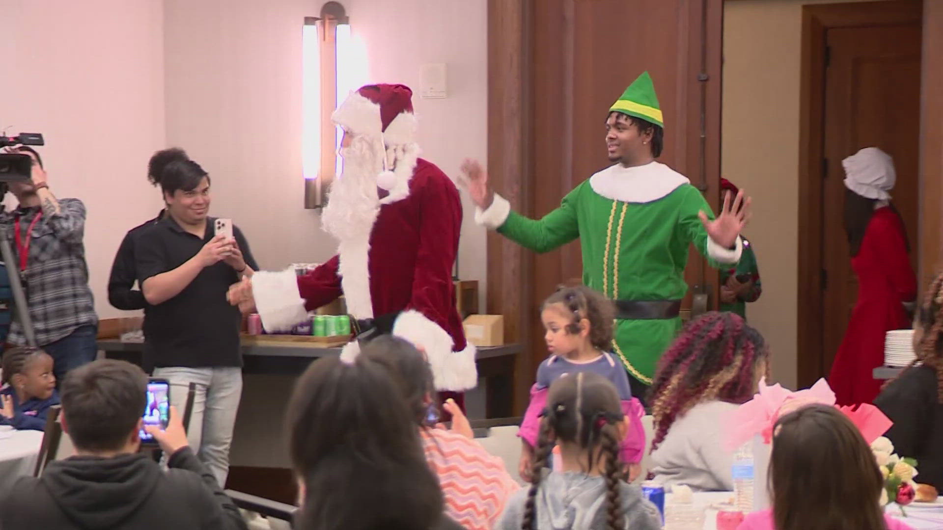 San Antonio Spurs player suited up as Santa and was joined by his elves ...