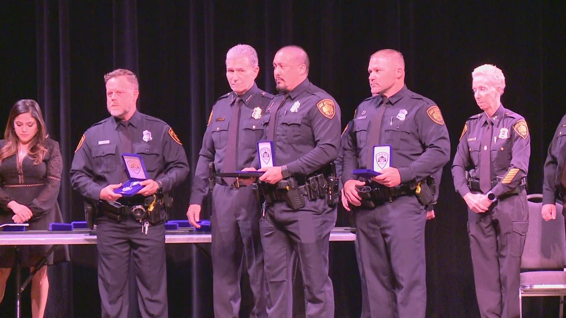 39 SAPD Officers recognized for their heroic actions | kens5.com