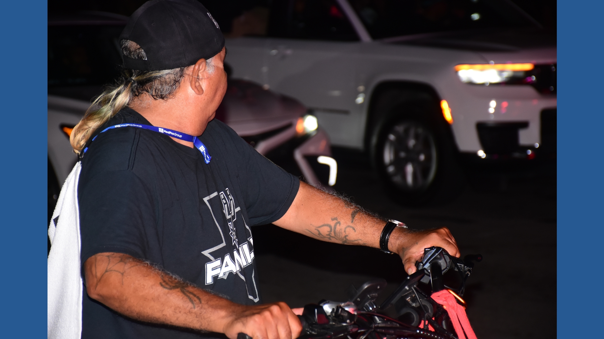 PHOTOS: Spurs fans go honking downtown to celebrate team's turnaround ...