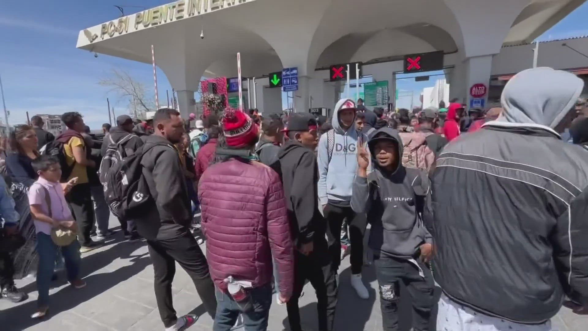 Authorities say false rumor is what led hundreds of migrants to rush ...