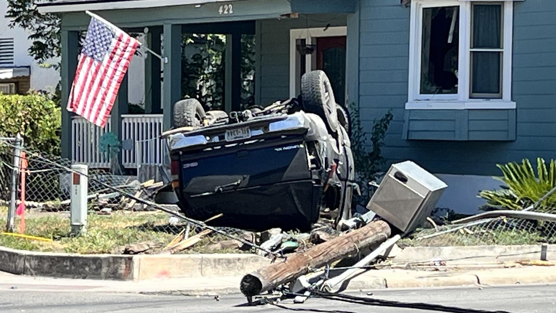 Texas man hospitalized after crashing vehicle into home in San Antonio ...