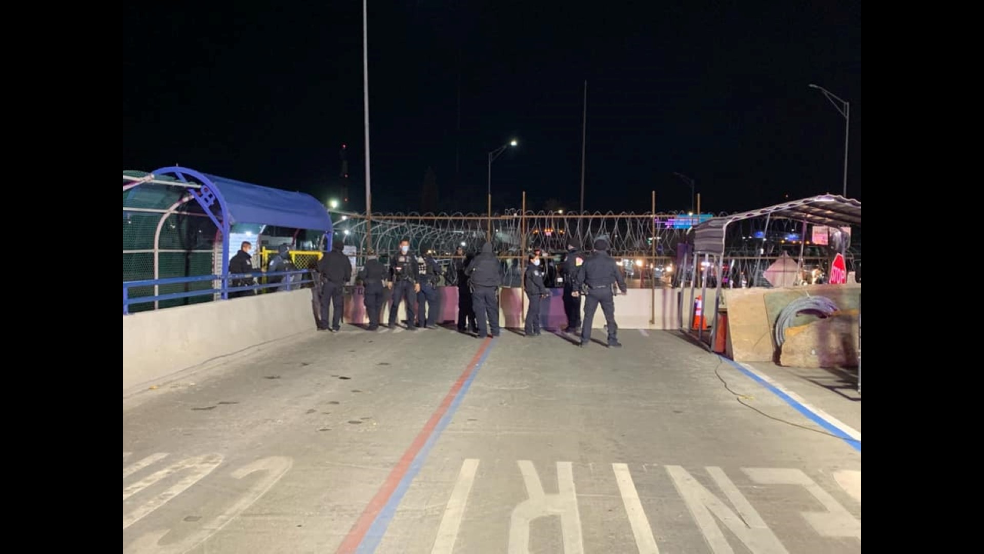 Long line of migrants turned away from Eagle Pass Bridge | kens5.com