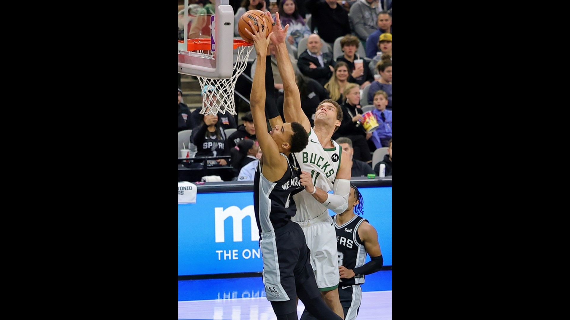Wembanyama gives Spurs fan tickets after missing game with injury | kens5.com
